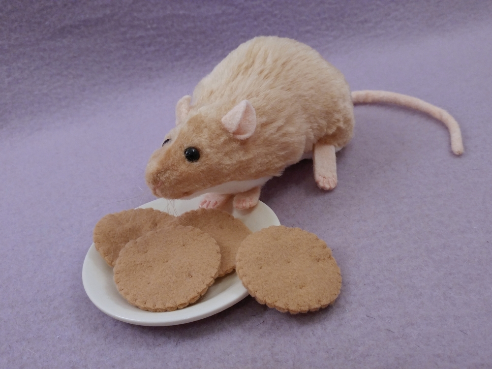 Beige Berkshire Rat Plushie | Citrine Mouse