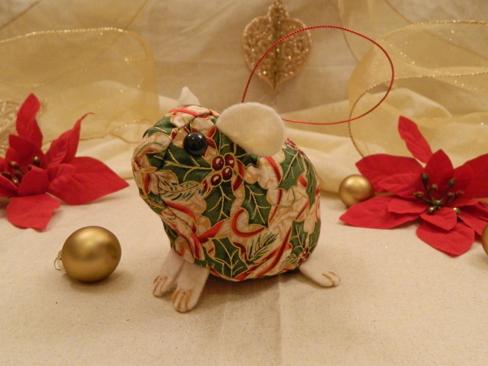 Red Ribbons & Holly Guinea Pig Ornament | Citrine Mouse