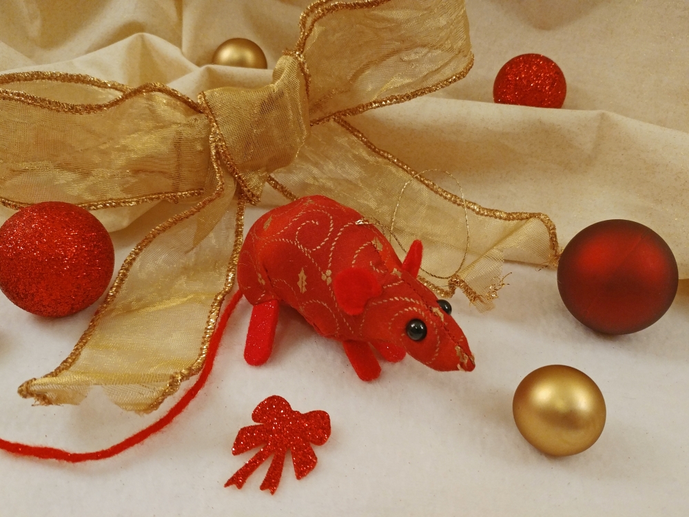 Red with Gold Vines Mouse/Rat Ornament | Citrine Mouse