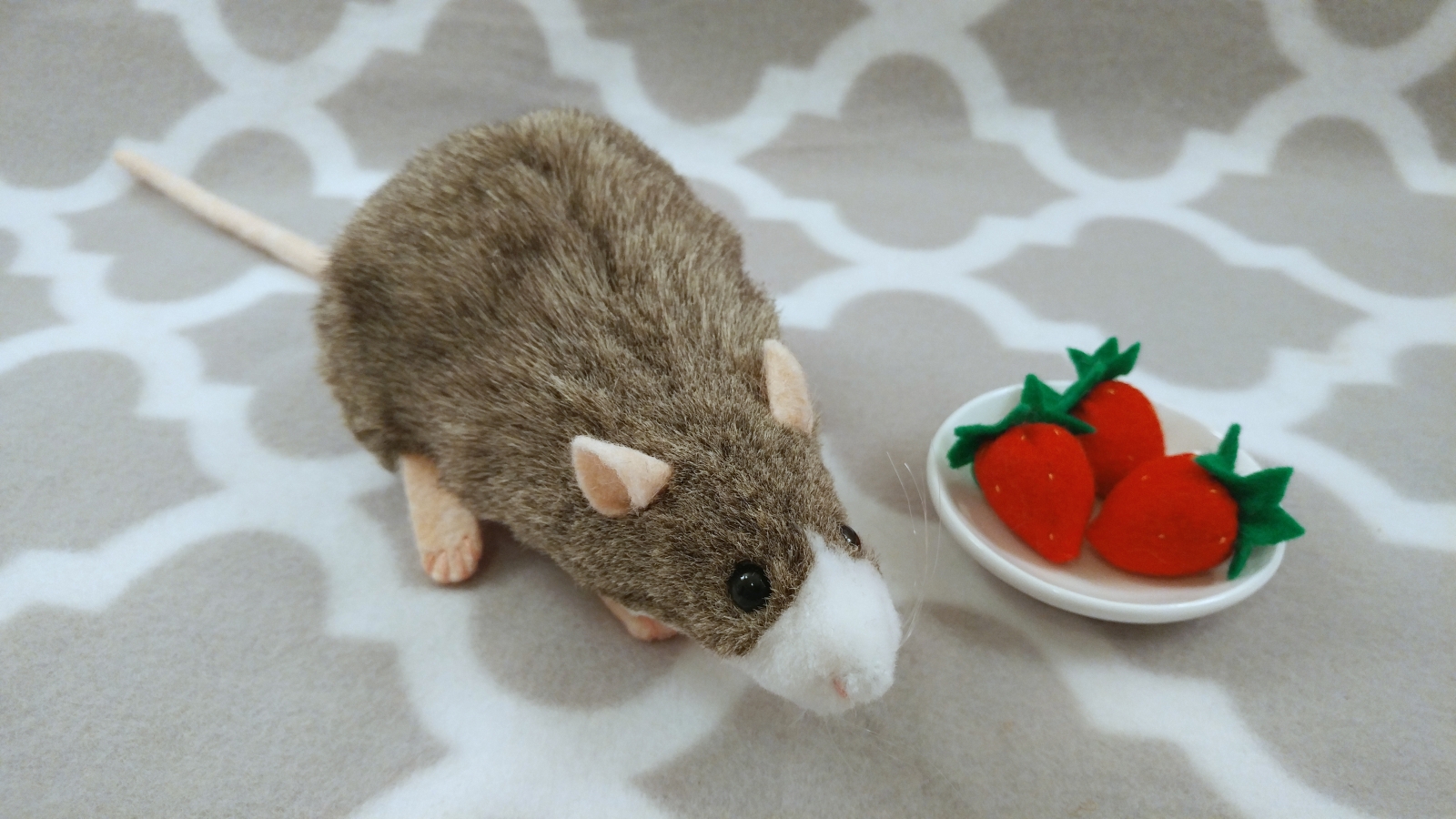 Agouti Grey Blazed Rat Plushie | Citrine Mouse
