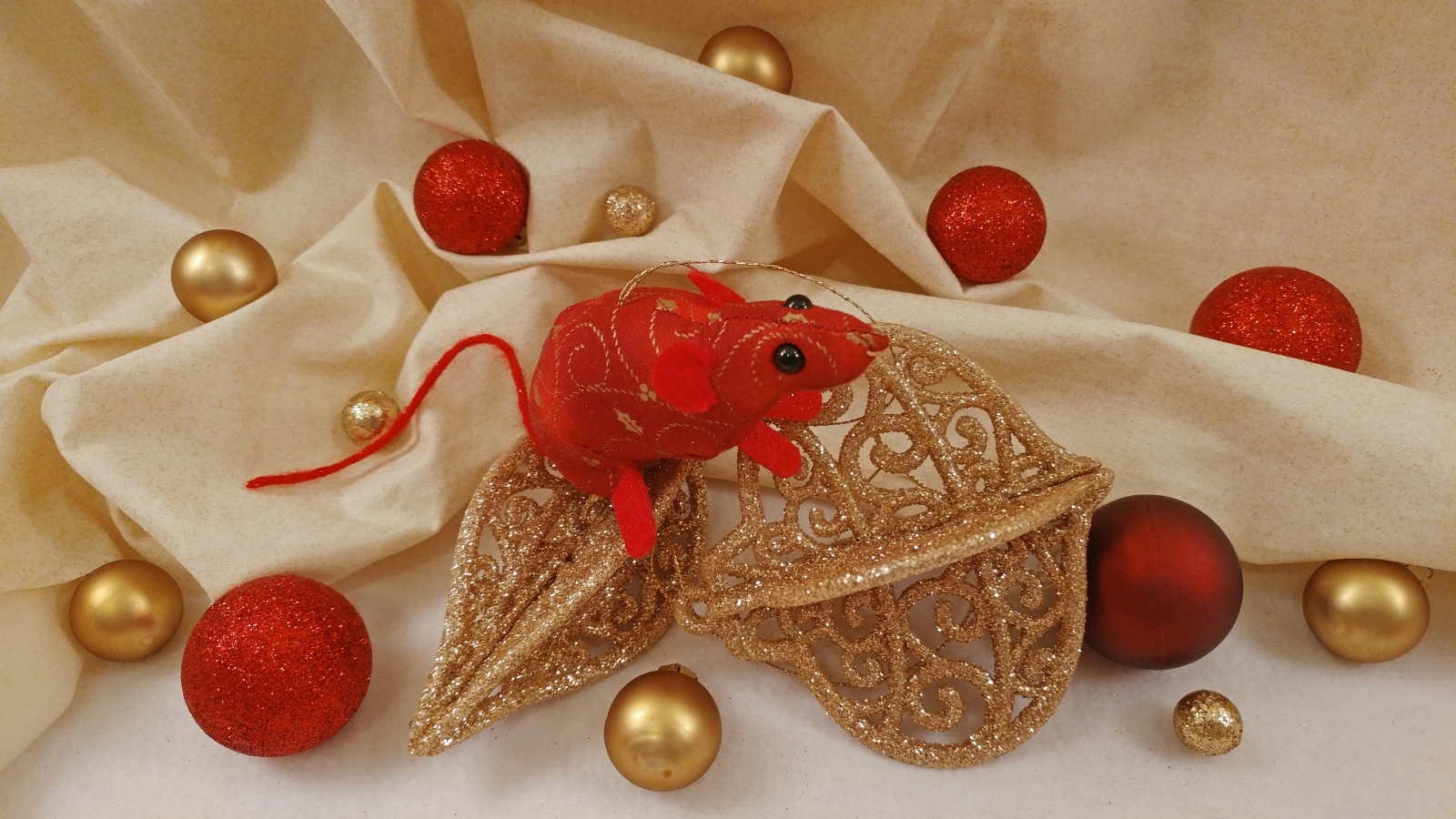 Red with Gold Vines Mouse/Rat Ornament | Citrine Mouse